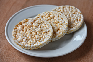 Rice crackers nutrition facts and analysis.